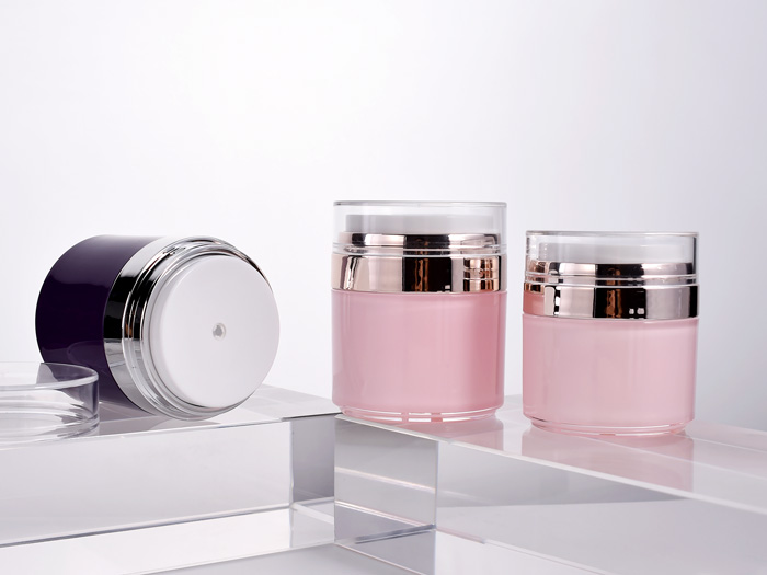 Center-Dispensing Airless Pump Jar ‣ Cosmetic Packaging